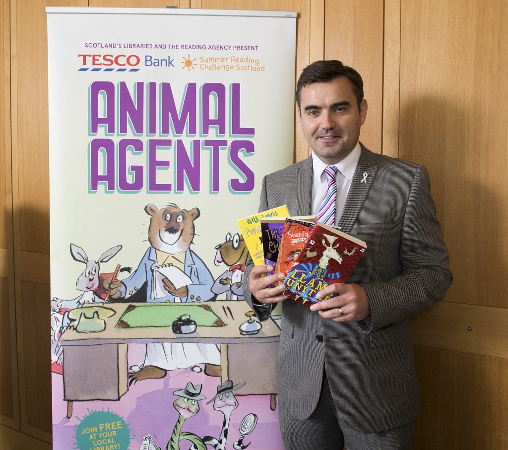 Gavin Newlands MP encourages kids to get involved in the Summer Reading ...
