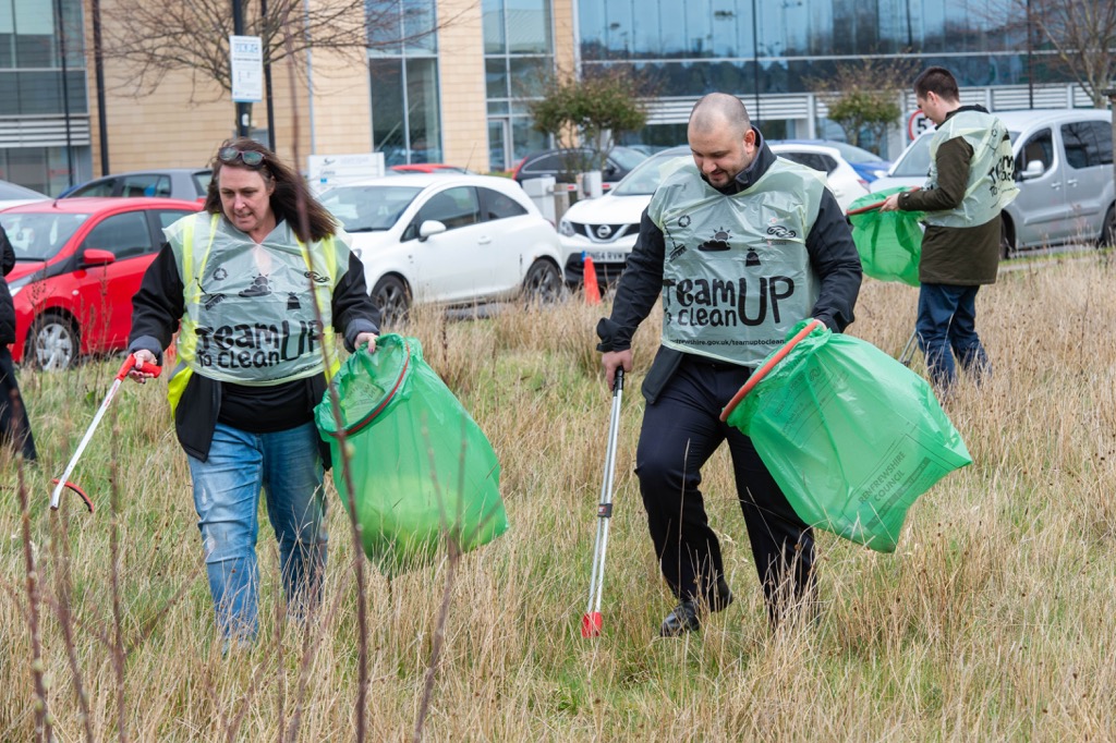 Howden make it their business to have a Big Spring Clean - Paisley Scotland