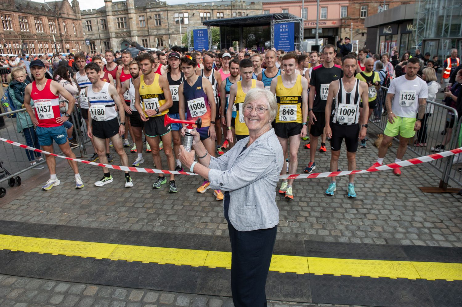 Olympic runner Callum Hawkins pips big brother at the post to win ...