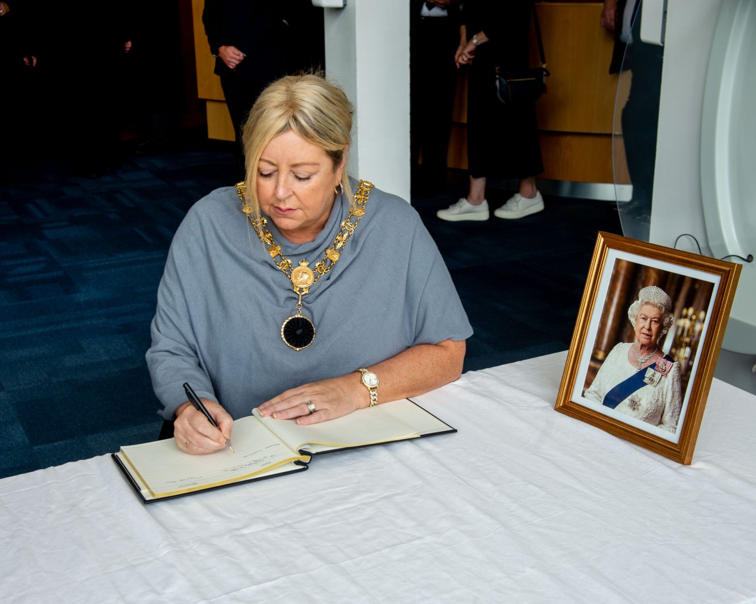 Renfrewshire's Provost welcomes new sovereign - Paisley Scotland