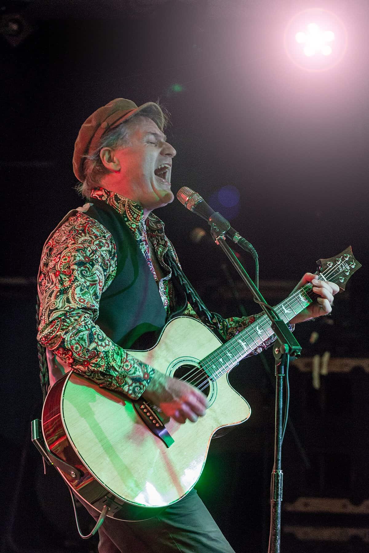 Nick Harper is playing at The Bungalow tonight. Music for the weekend - Paisley Scotland